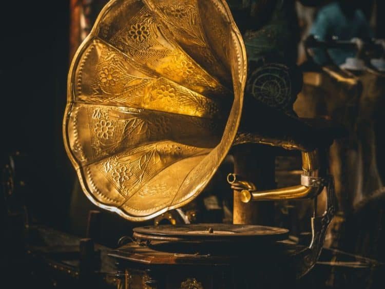 History Of The Record Player: A Scientific Endeavour - Upbeat Geek