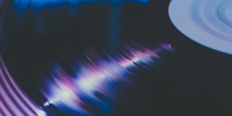 What Size Vinyl Record Should I Buy? - Upbeat Geek