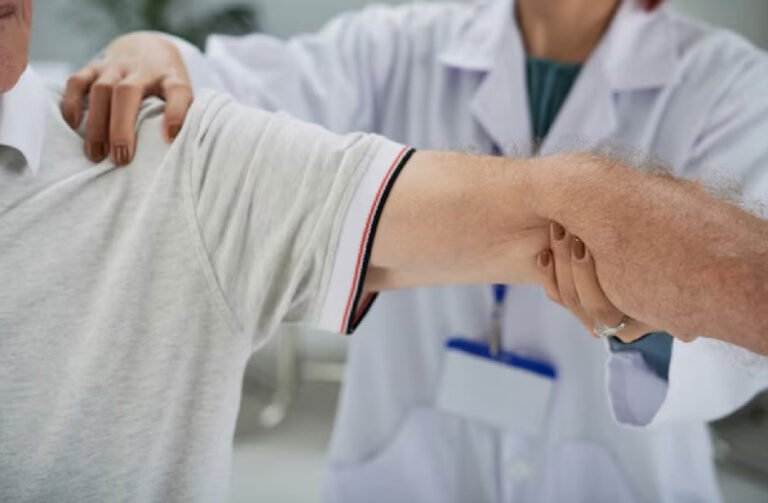 Understanding Shoulder Locking Up: Causes, Symptoms, and Effective ...