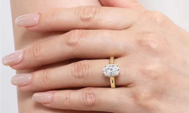 Why Oval Engagement Rings Are the Most Flattering for All Hands ...